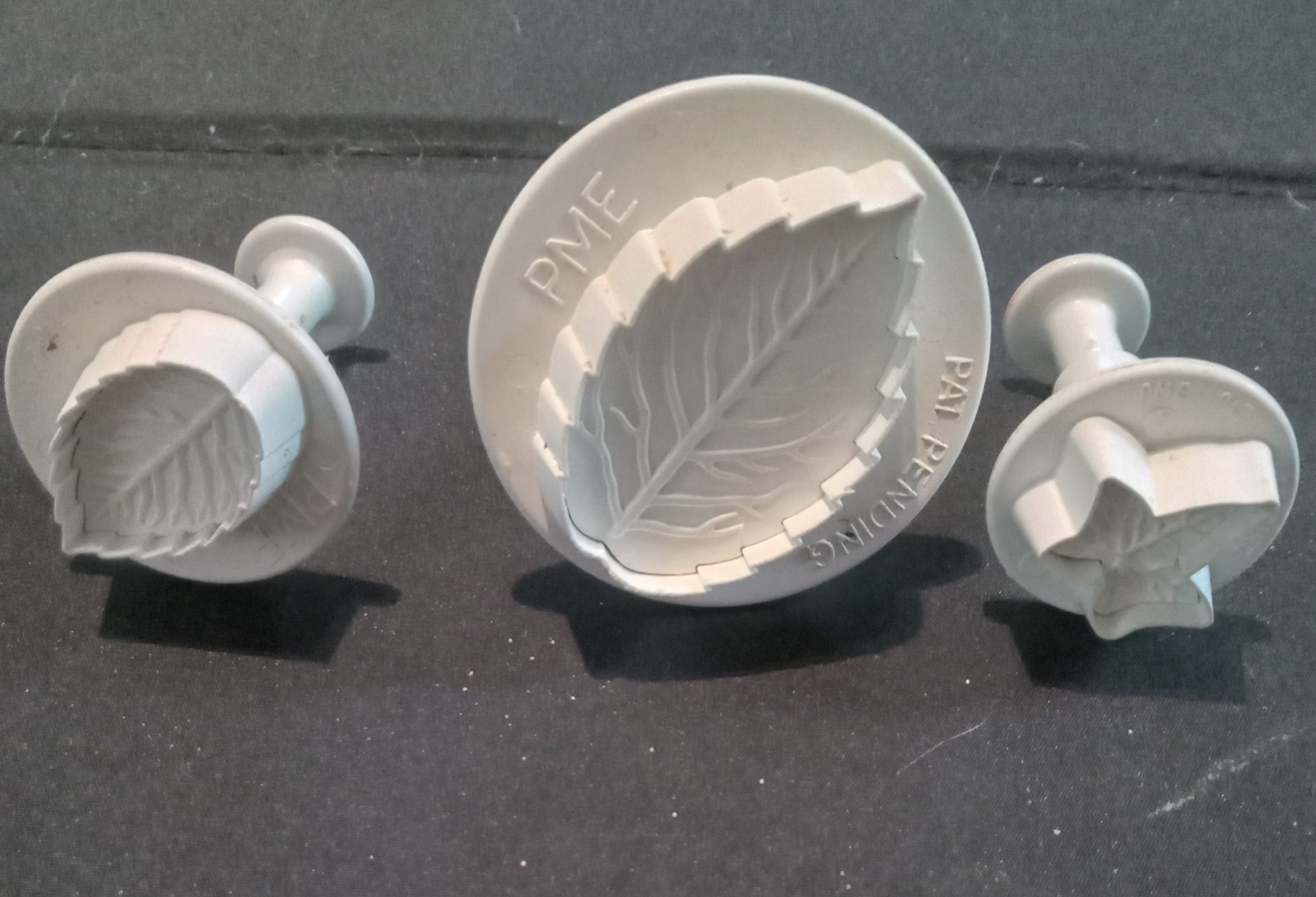 Fondant Cutters - Leaves - Unnew